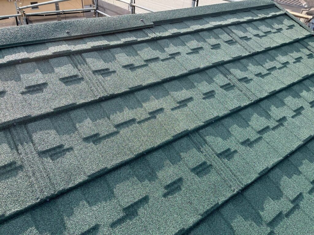 【茅ヶ崎市】LIXIL Tルーフモダンの屋根カバー工事が完了、その費用とは？！｜平塚・株式会社いらか｜屋根専門 | 株式会社いらか【iraka-yane.com】神奈川県平塚市｜屋根工事・屋根 ...